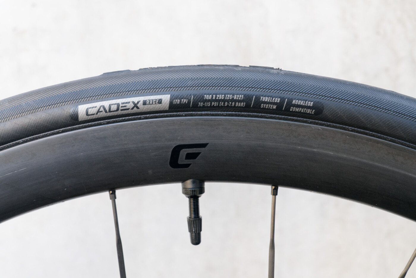 ワイドリム・フックレス・チューブレス！CADEX 36ホイールとCADEX RACE GCタイヤ｜ぐふとく！